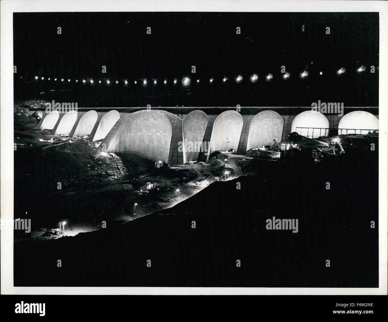1955 - The world's biggest dam ''Barrage Manic 5'', Canada Inaugurated ...