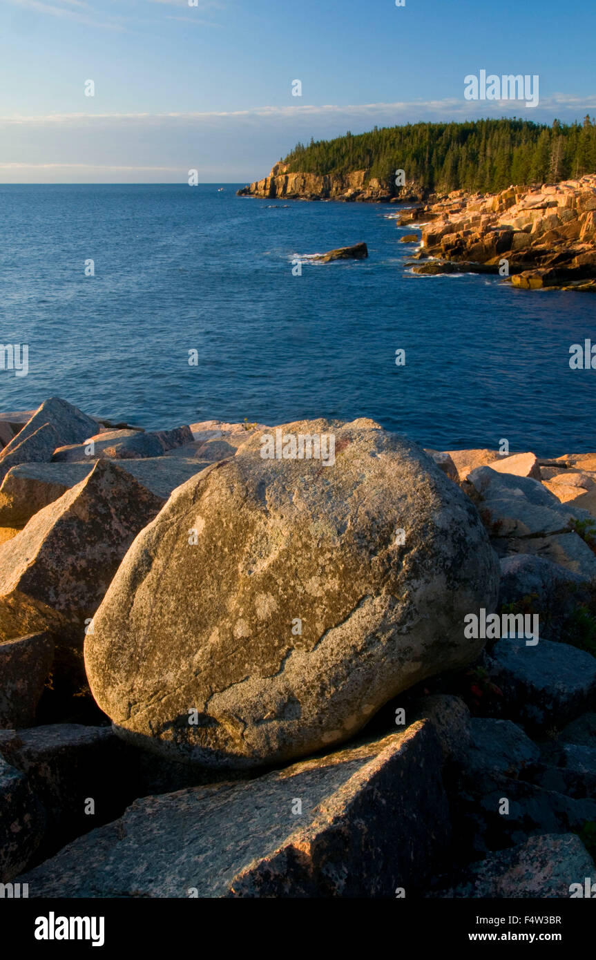 Rocky shoreline to Otter Cliff from Ocean Path, Acadia National Park ...