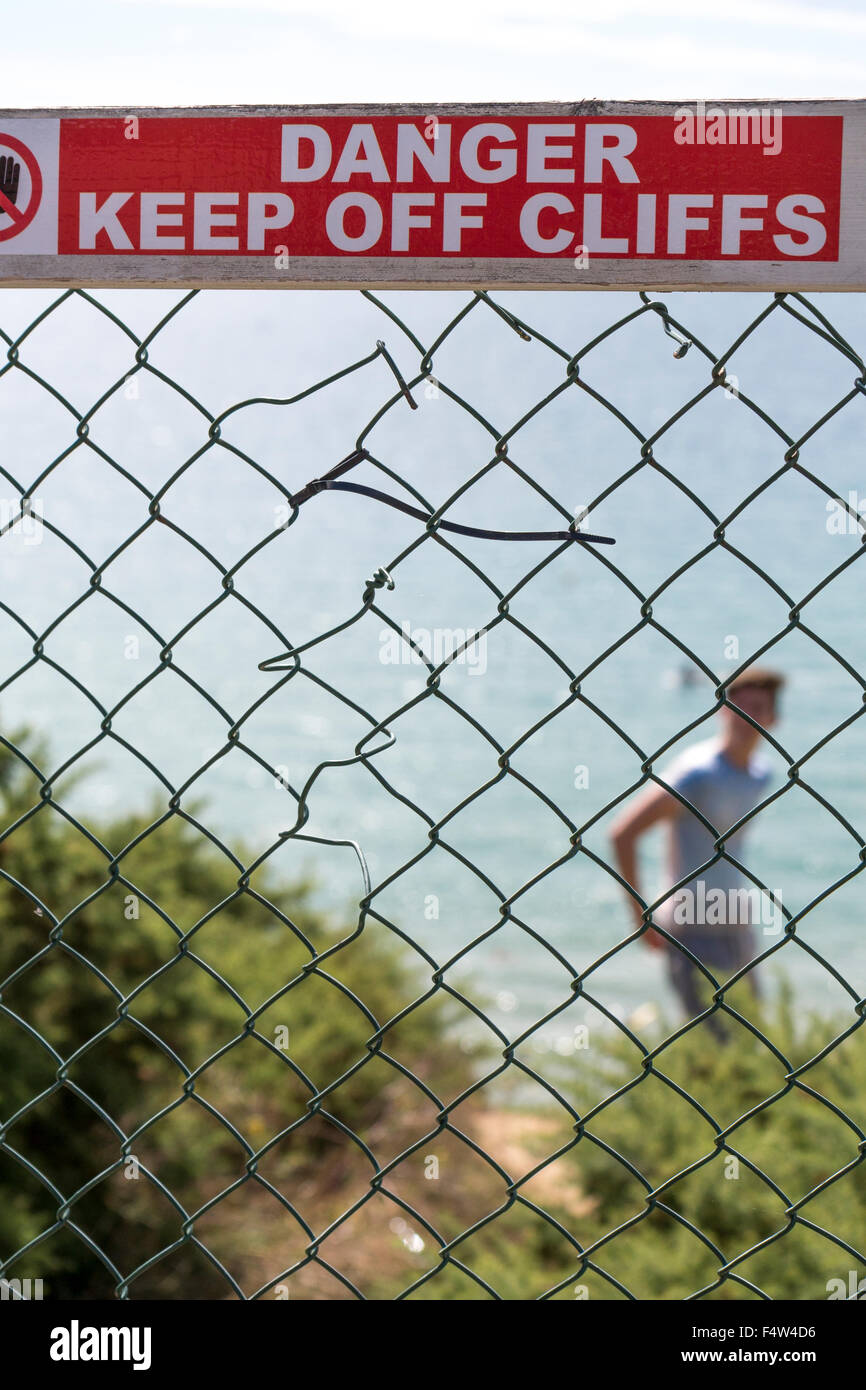 Caution falling cliffs warning sign hi-res stock photography and images ...
