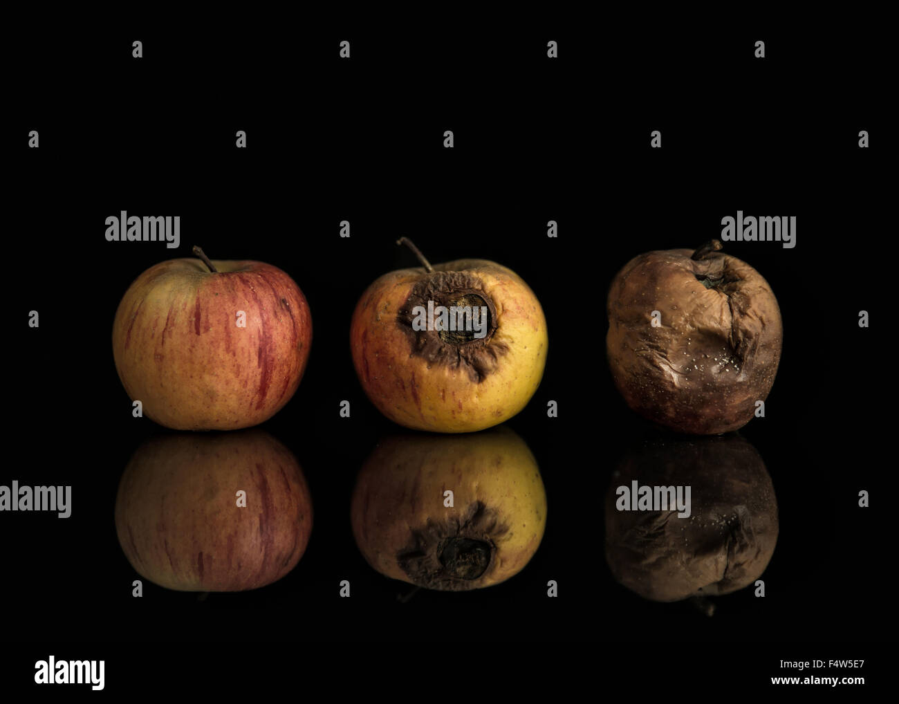 Good and bad apple hi-res stock photography and images - Alamy