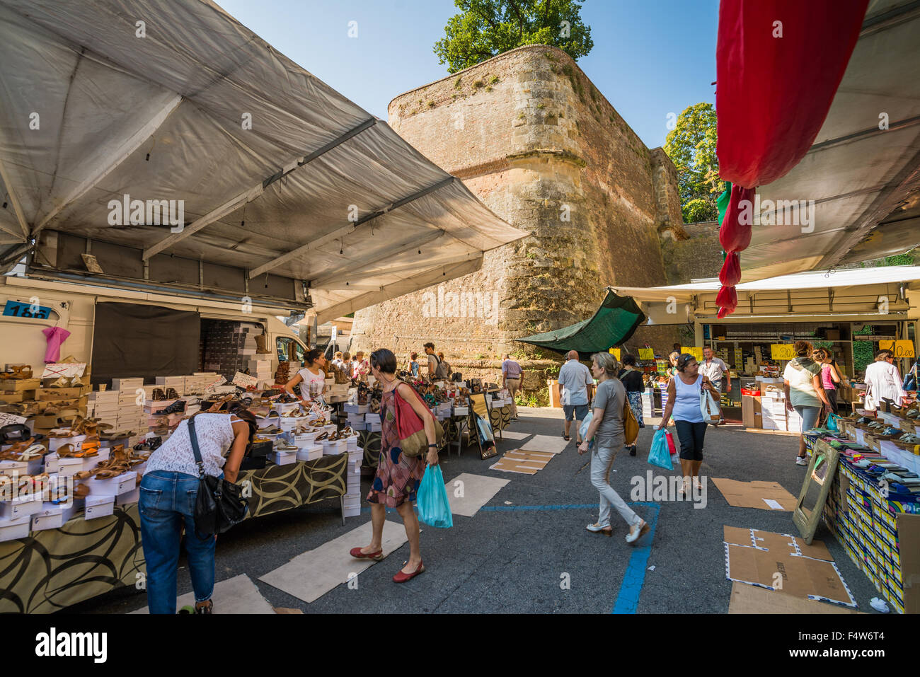 Market stall siena italy hi-res stock photography and images - Alamy