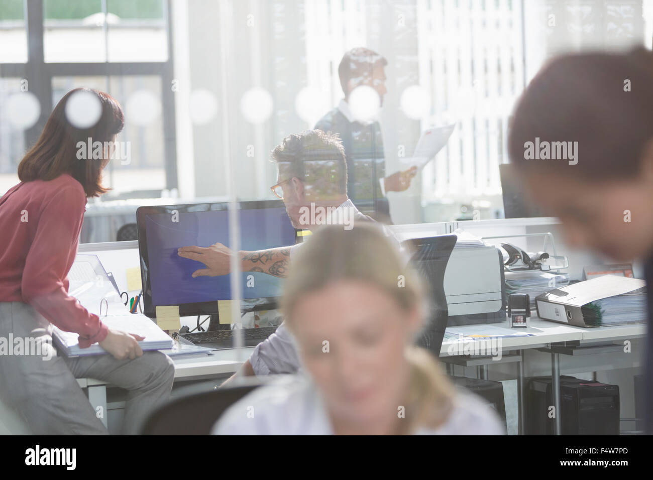 Business people working at computer in office Stock Photo - Alamy