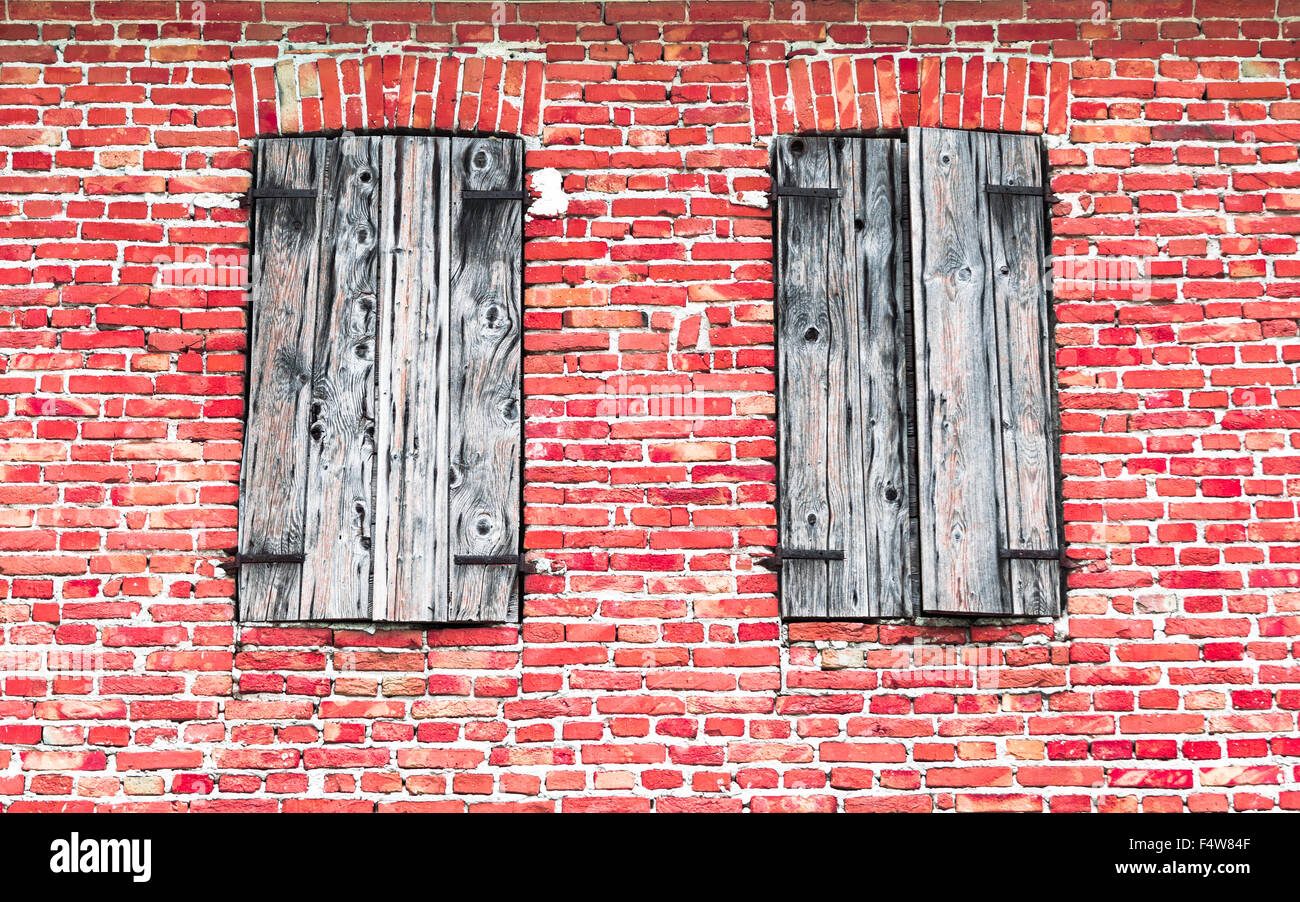 Red window frames hi-res stock photography and images - Alamy