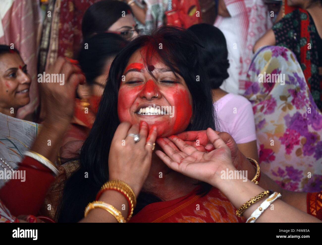 Indian hindu women apply hi-res stock photography and images - Alamy