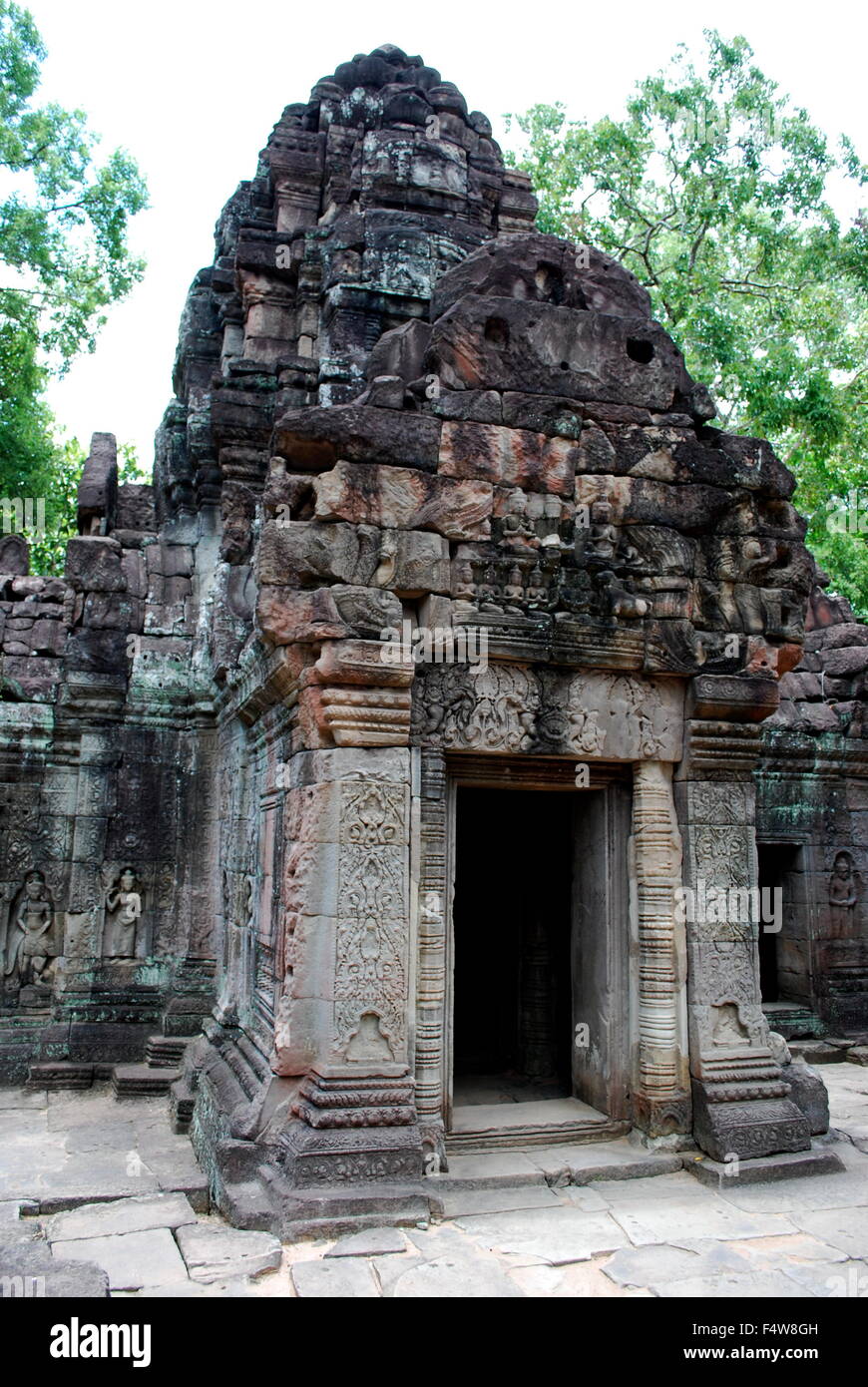 Crumbling temple building in Angkor Archaeological Park, Siem Reap ...