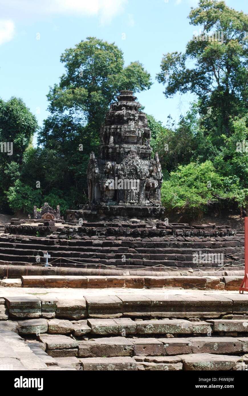 Crumbling temple building in Angkor Archaeological Park, Siem Reap ...