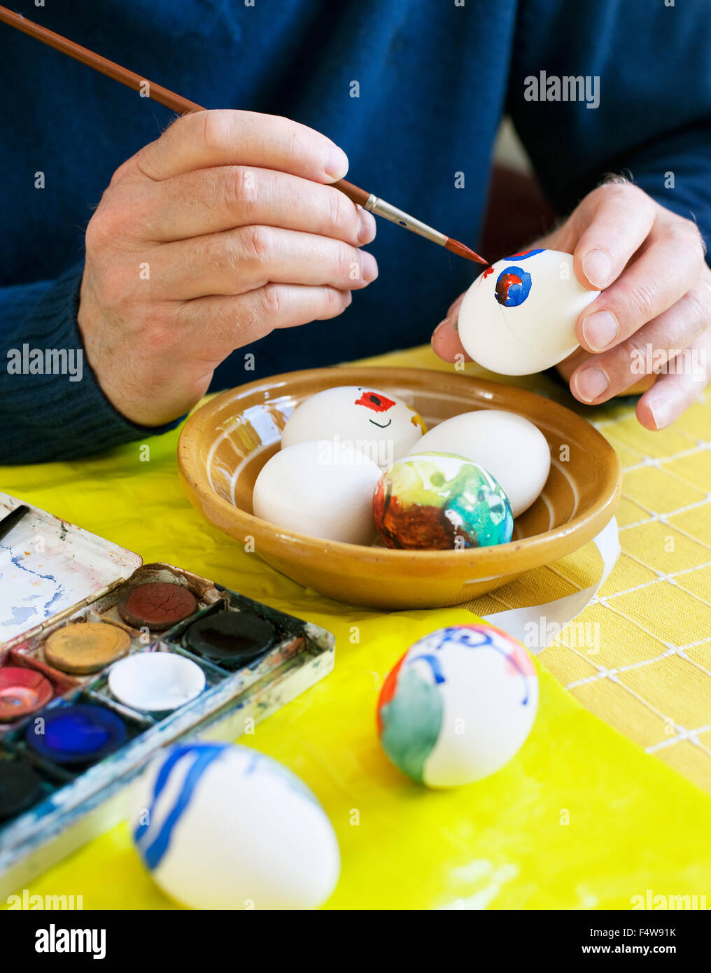 Man easter egg hi-res stock photography and images - Alamy