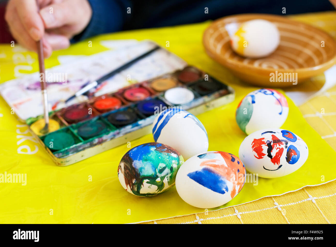 Man easter egg hi-res stock photography and images - Alamy