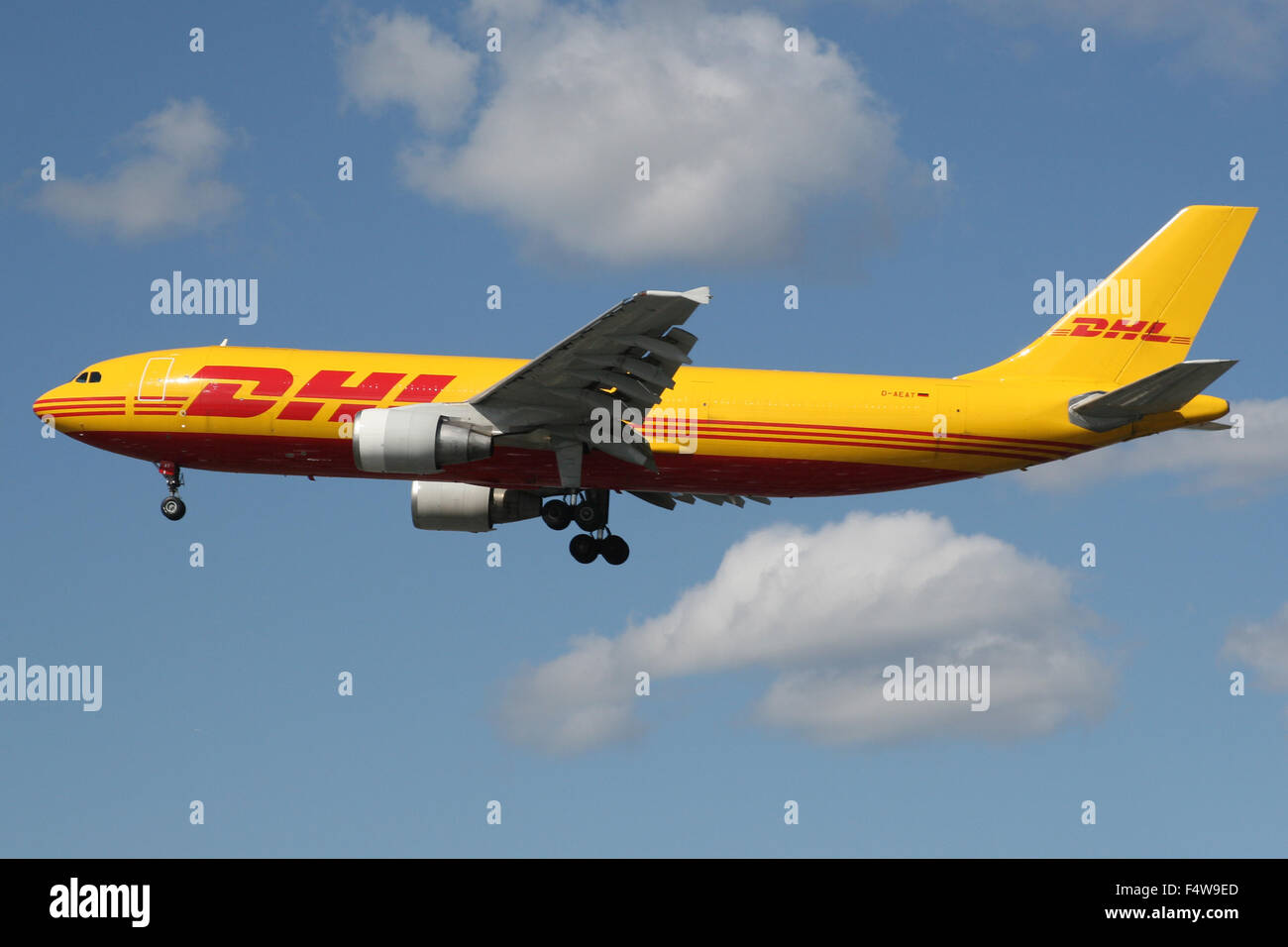 Dhl Courier Stock Photos & Dhl Courier Stock Images - Alamy
