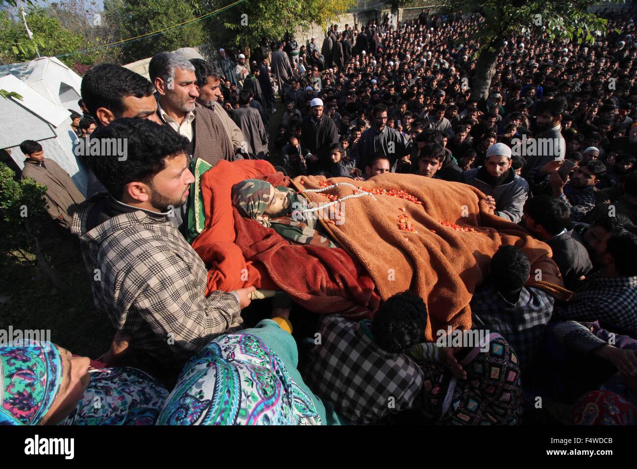 Shopian, India. 23rd Oct, 2015. (EDITORS NOTE: Image contains graphic ...
