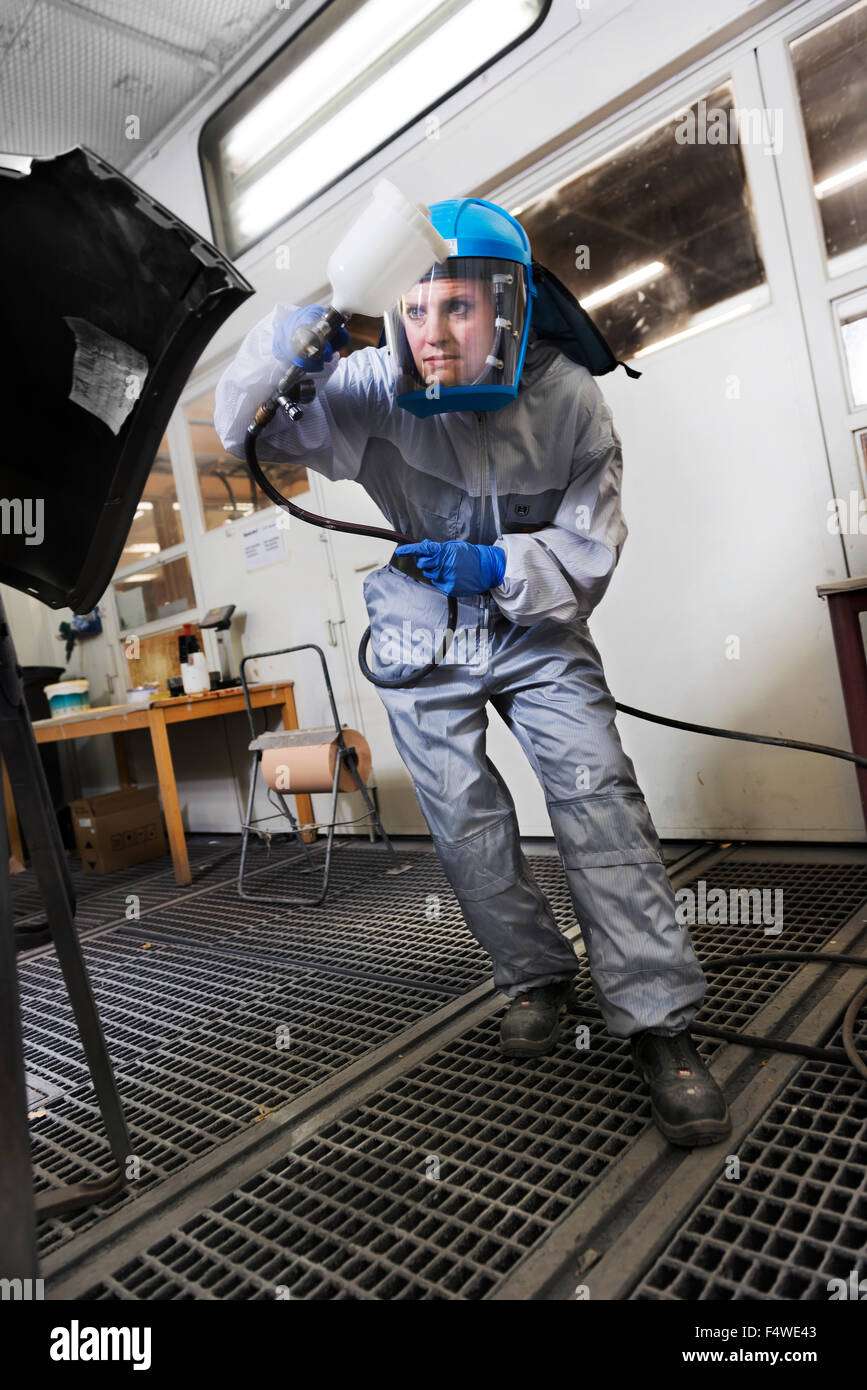 Young woman spray painting car hi-res stock photography and images - Alamy