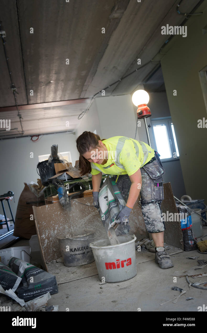 Pouring cement bucket hi-res stock photography and images - Alamy