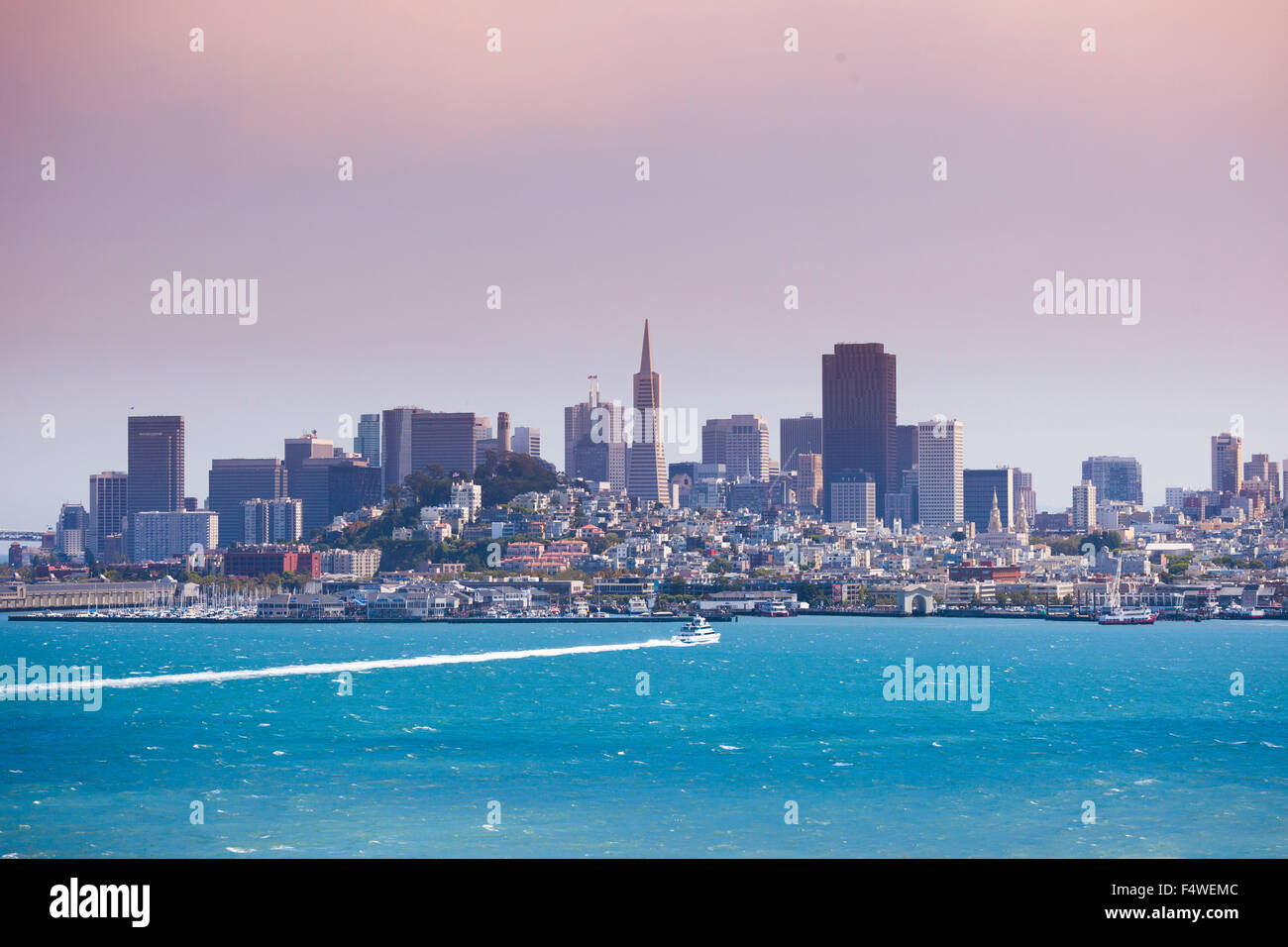 Day cityscape hi-res stock photography and images - Alamy