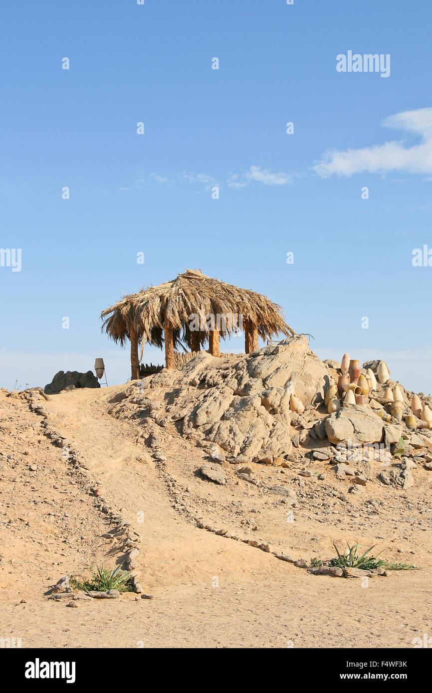 African round hut thatched roof hi-res stock photography and images - Alamy