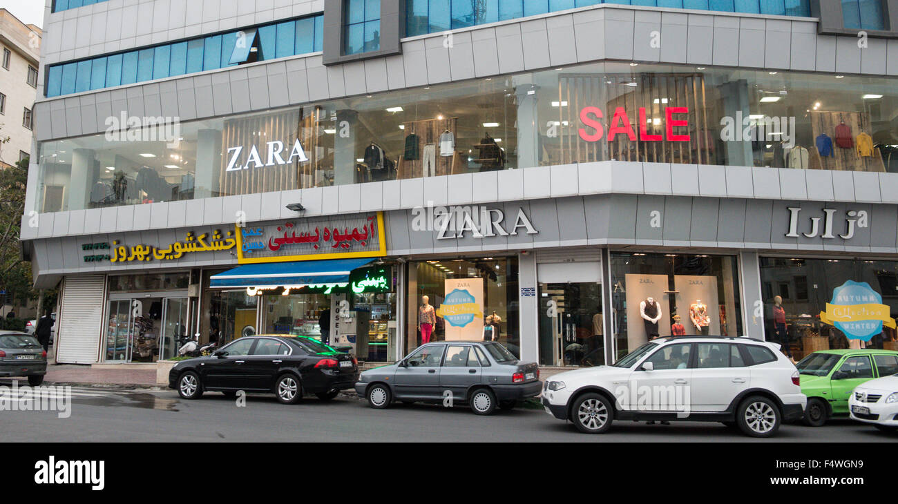 Teheran, Iran. 17th Oct, 2015. Cars are parked in front of a shopping ...