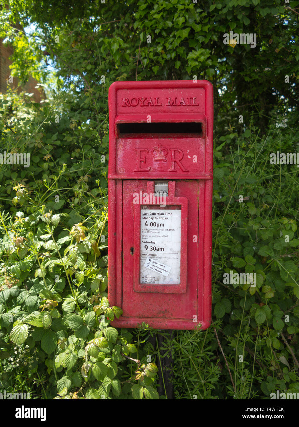 Postbox countryside hi-res stock photography and images - Alamy