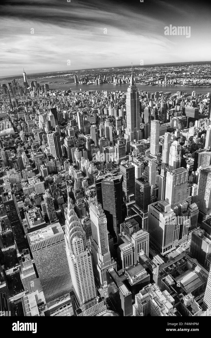 Aerial shot of the Midtown Manhattan looking towards Lower Manhattan in ...