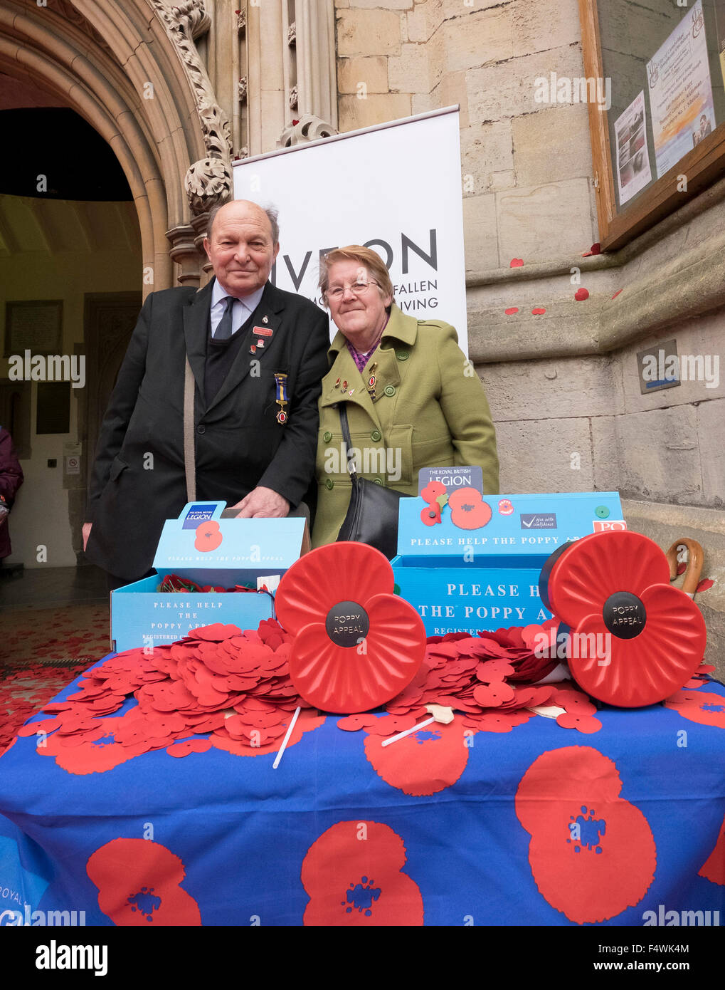 Cambridge, UK. 23rd October, 2015. Fifty thousand poppy petals are ...