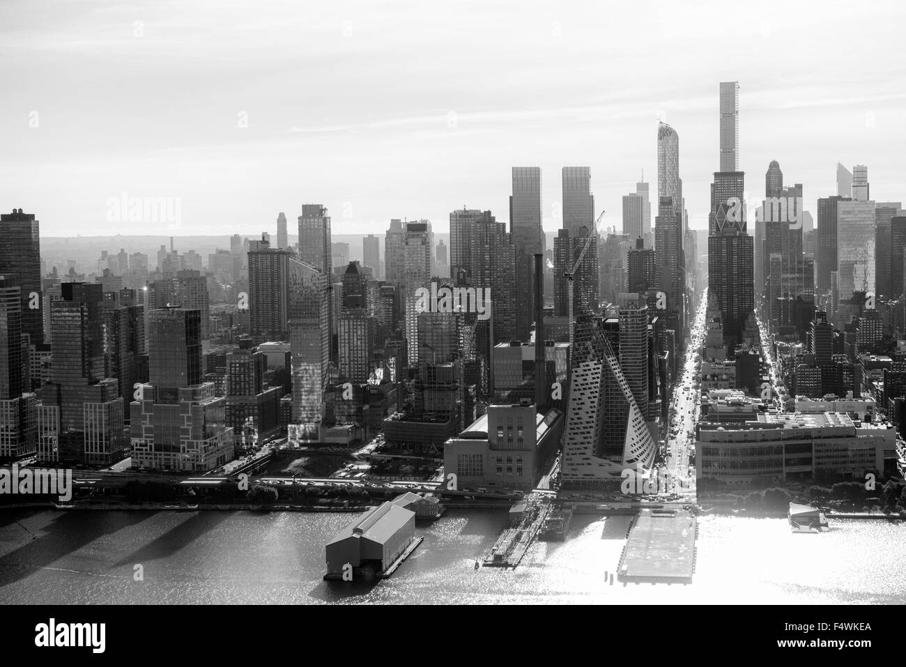 Manhattan from the air black and white hi-res stock photography and ...