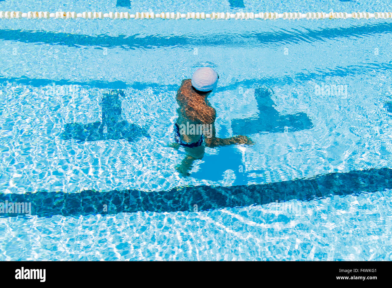 Man standing underwater at a swimming pool Stock Photo - Alamy