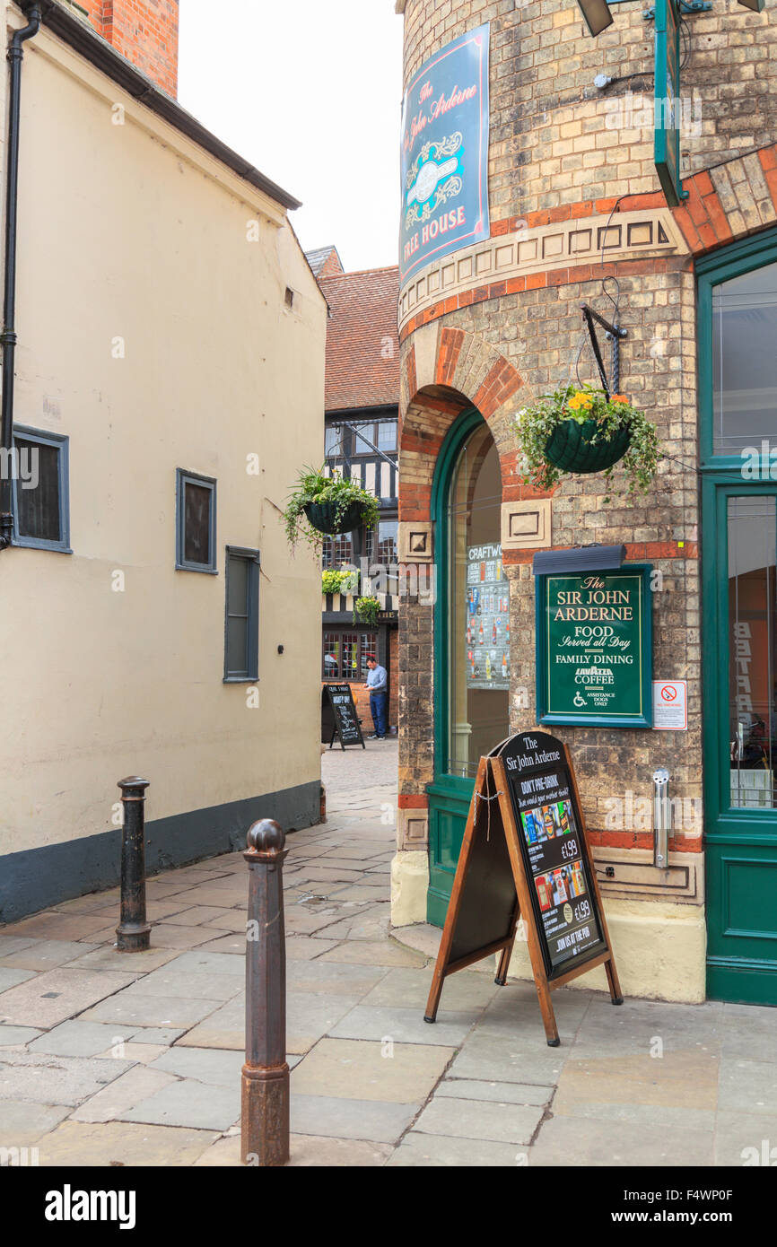 Newark on trent pubs hi-res stock photography and images - Alamy