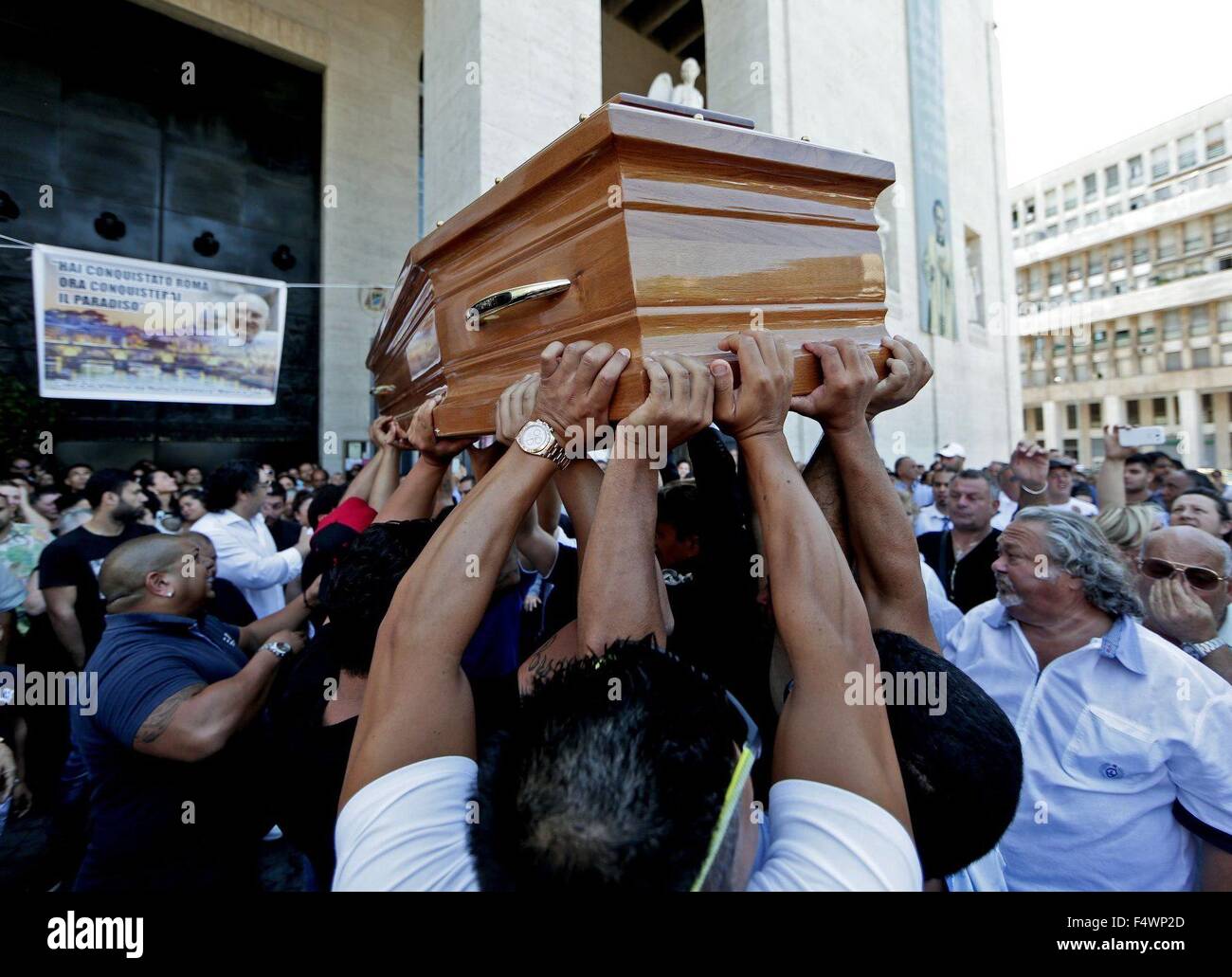 The funeral of 'mafia boss' Vittorio Casamonica at San Giovanni Bosco ...