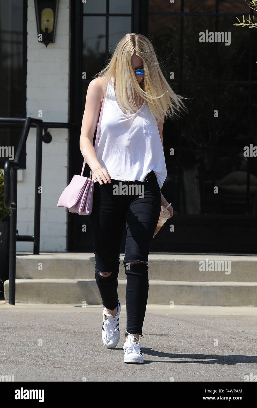 Dakota Fanning leaves Ramirez Tran salon sporting a nice new pair of ...