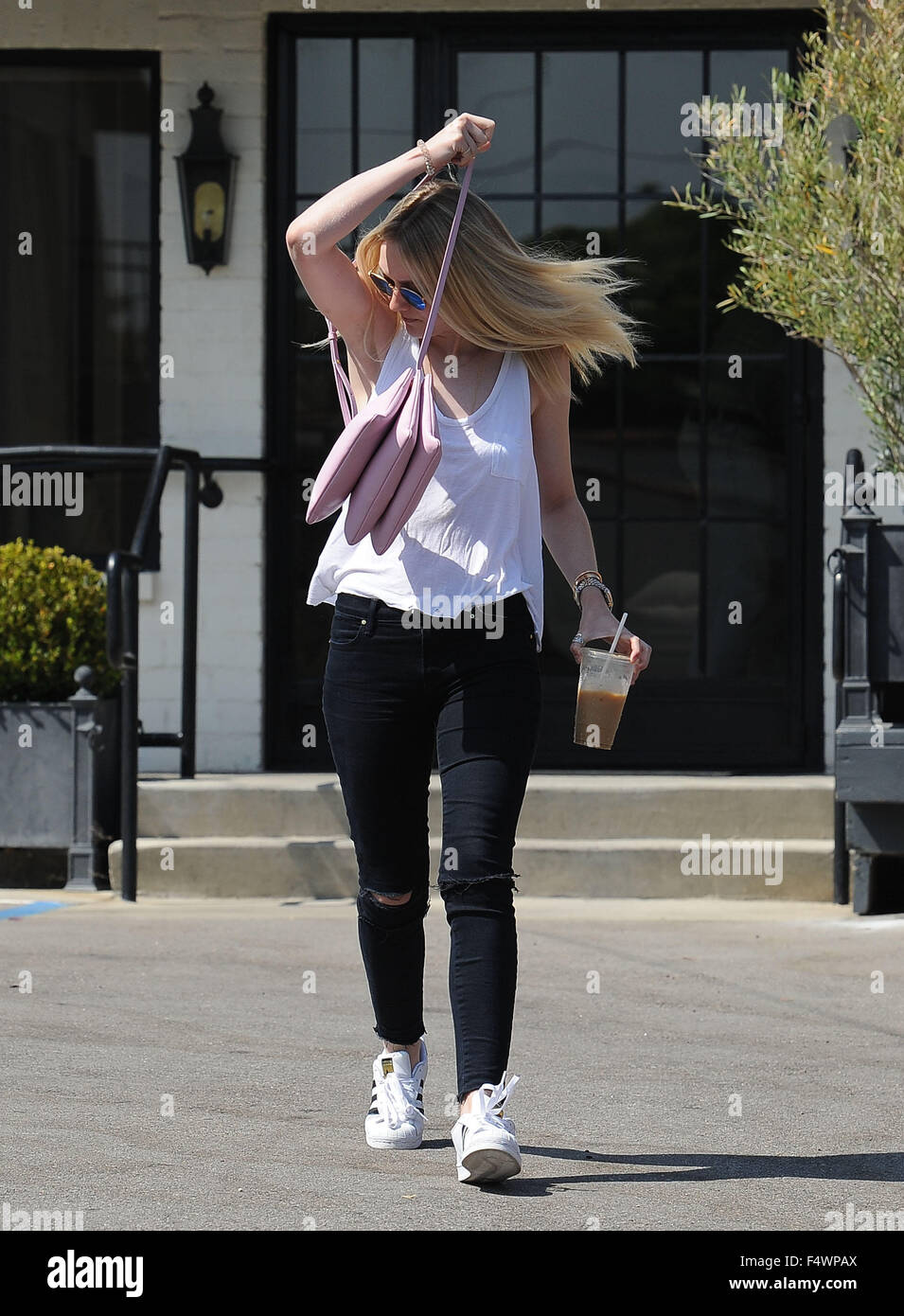 Dakota Fanning leaves Ramirez Tran salon sporting a nice new pair of ...