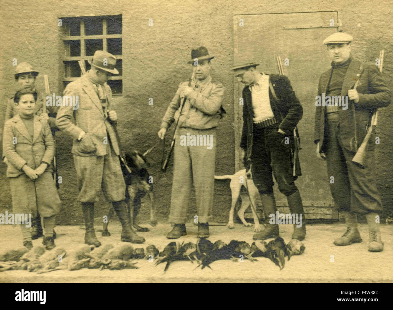 A group of hunters show their prey killed hi-res stock photography and ...