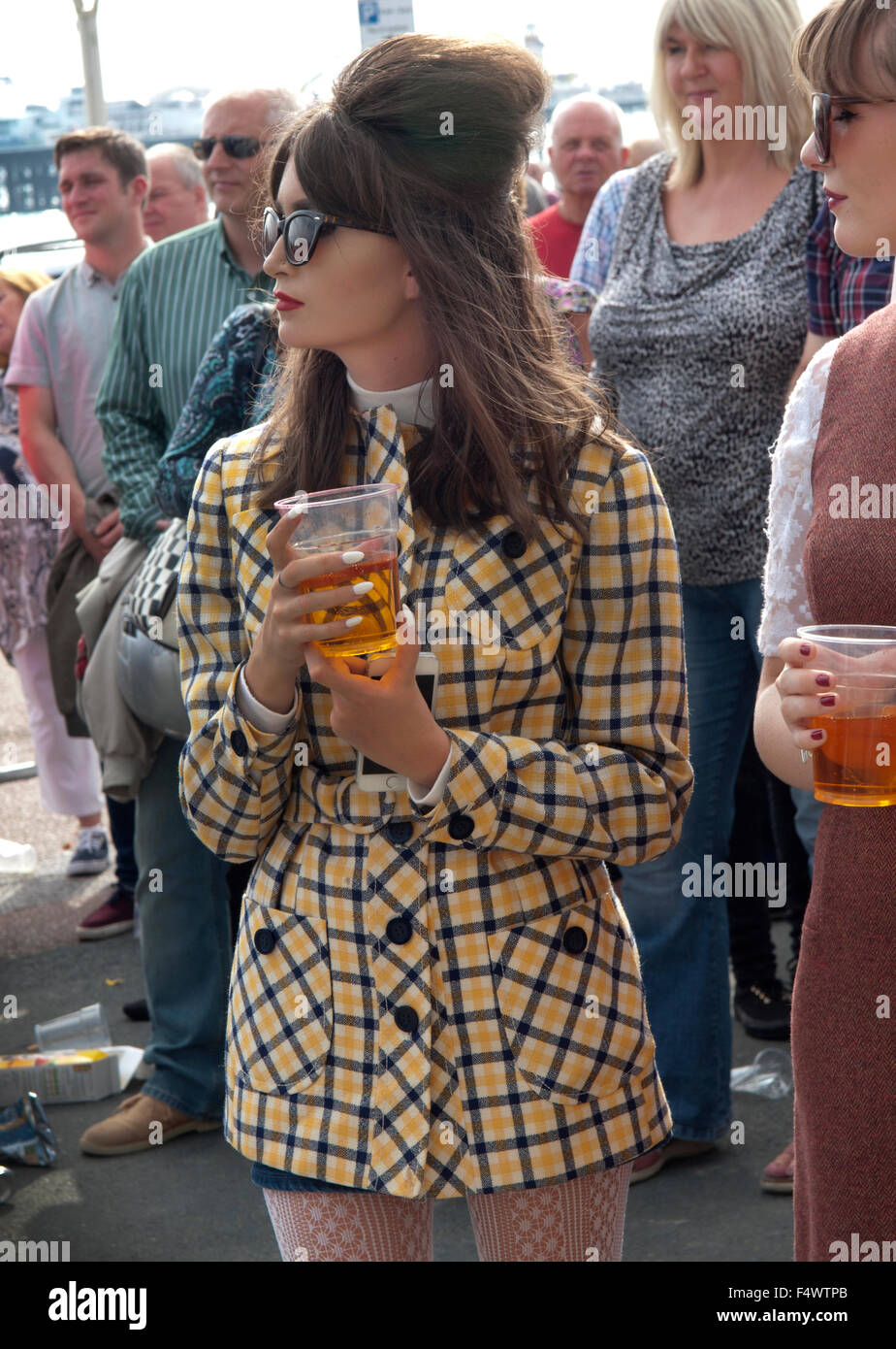 Mods style woman hi-res stock photography and images - Alamy