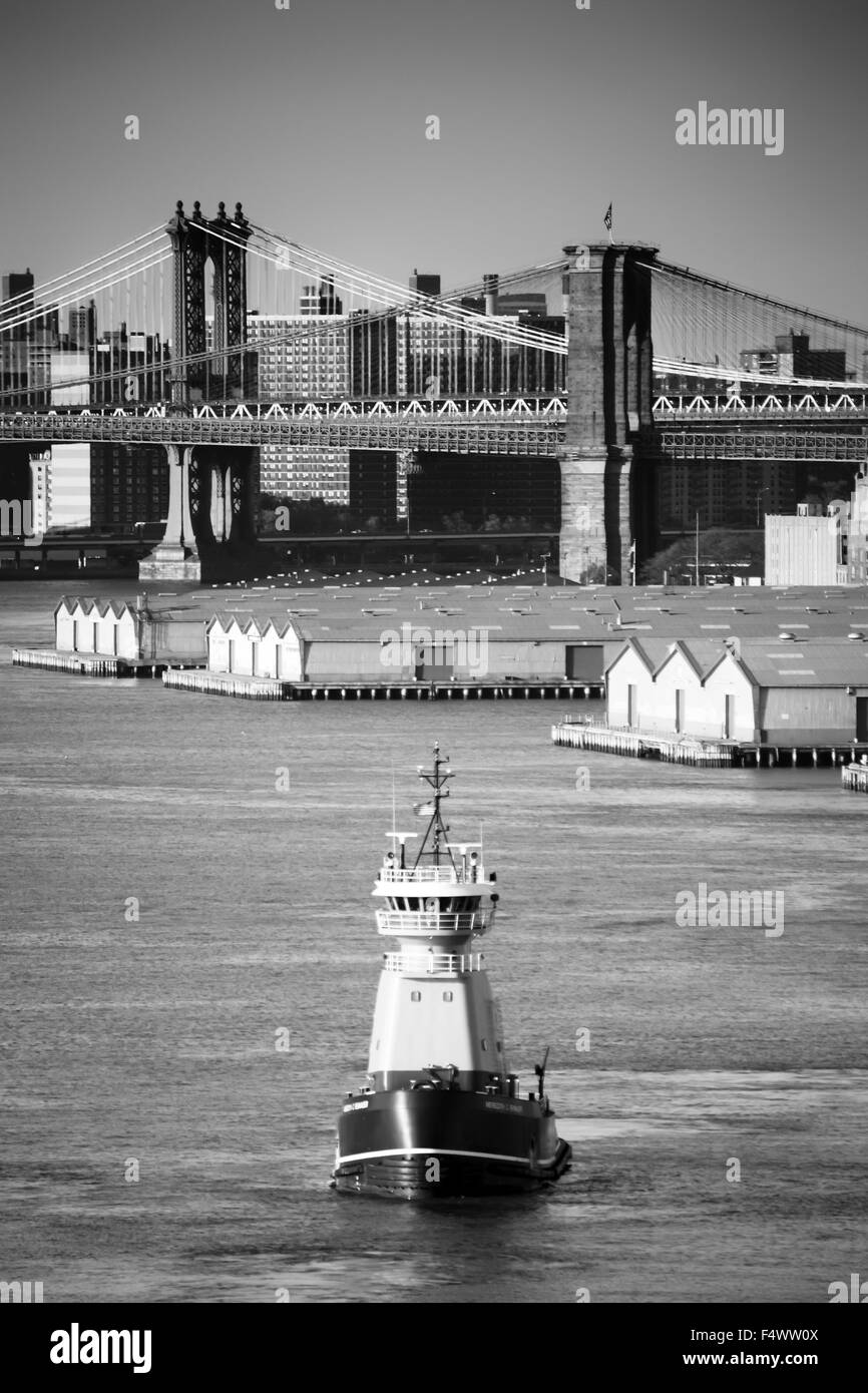 A Meredith C. Reinauer tugboat sailing in the East River with a view of ...