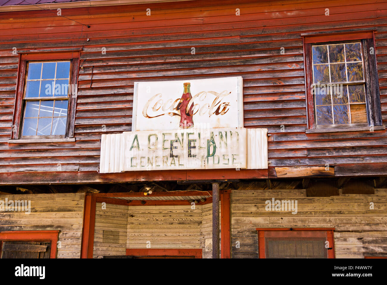 Old Abandoned Storefront High Resolution Stock Photography and Images ...