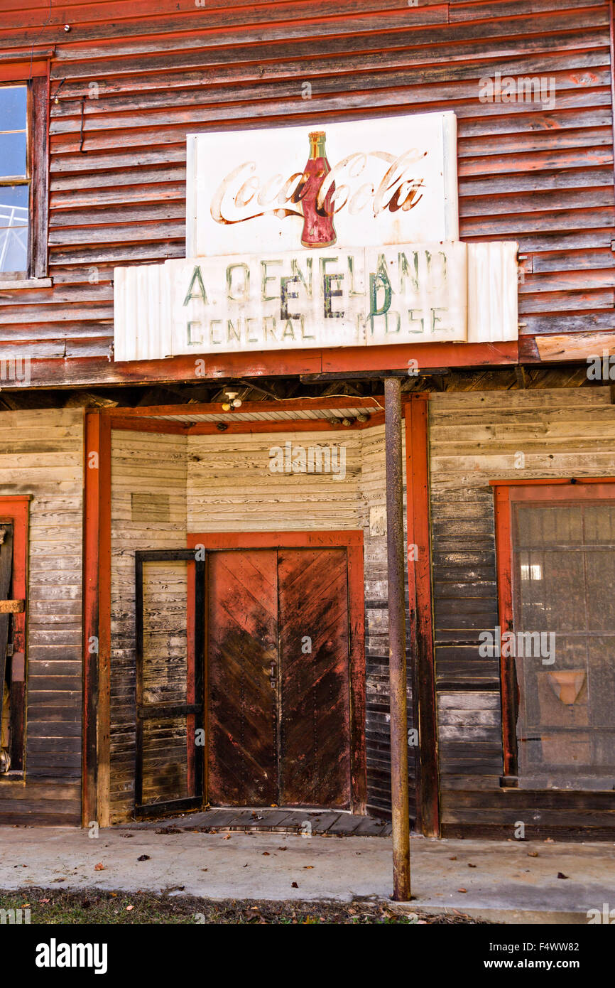 Old Abandoned Storefront High Resolution Stock Photography and Images ...