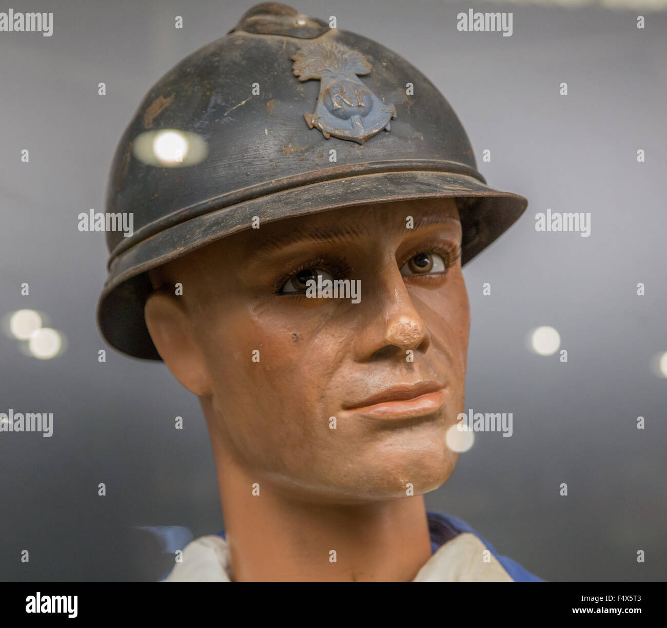Mannequin Dummies in wartime ww2 costume uniform in display cabinets at ...