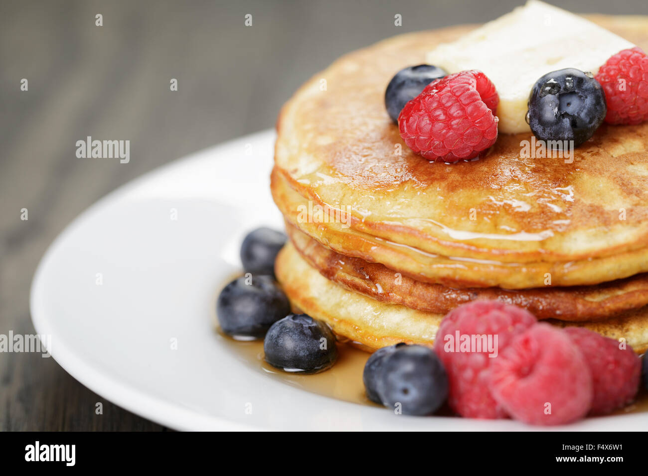 Pancakes with raspberry, blueberry and maple syrup Stock Photo - Alamy
