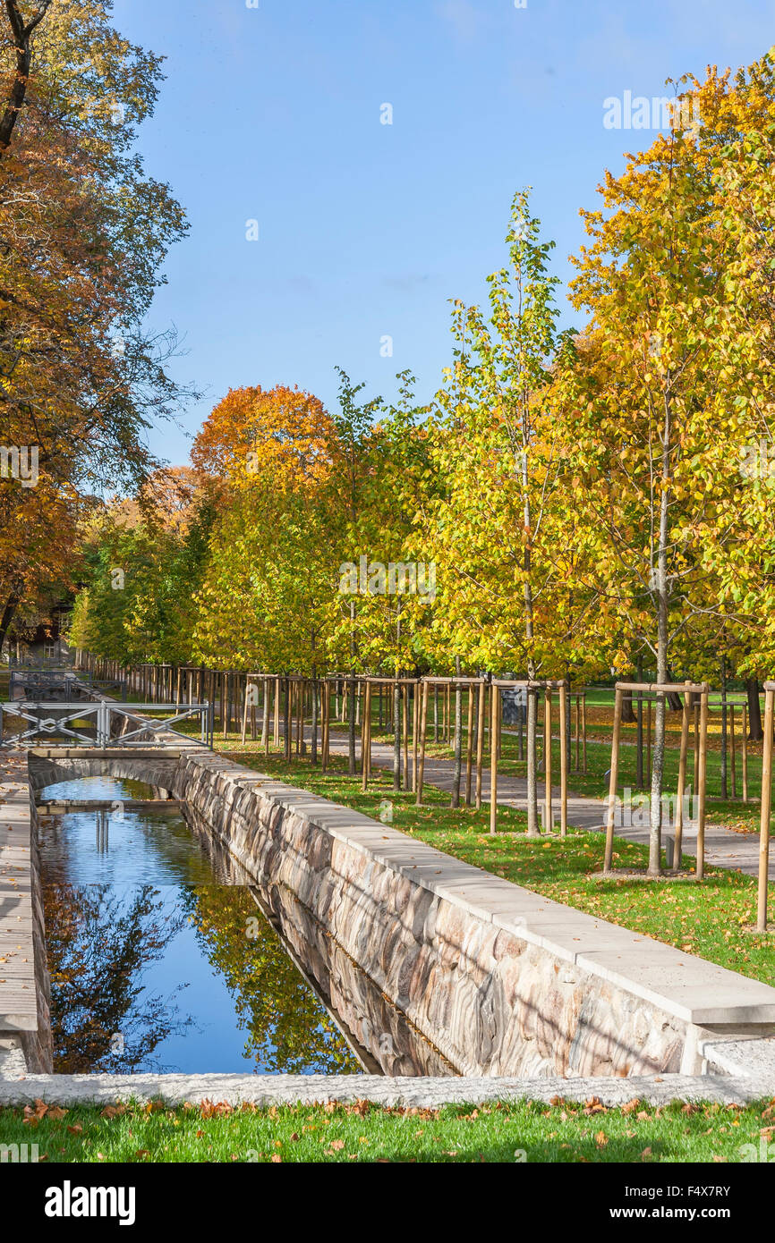 Foliage and river hi-res stock photography and images - Alamy