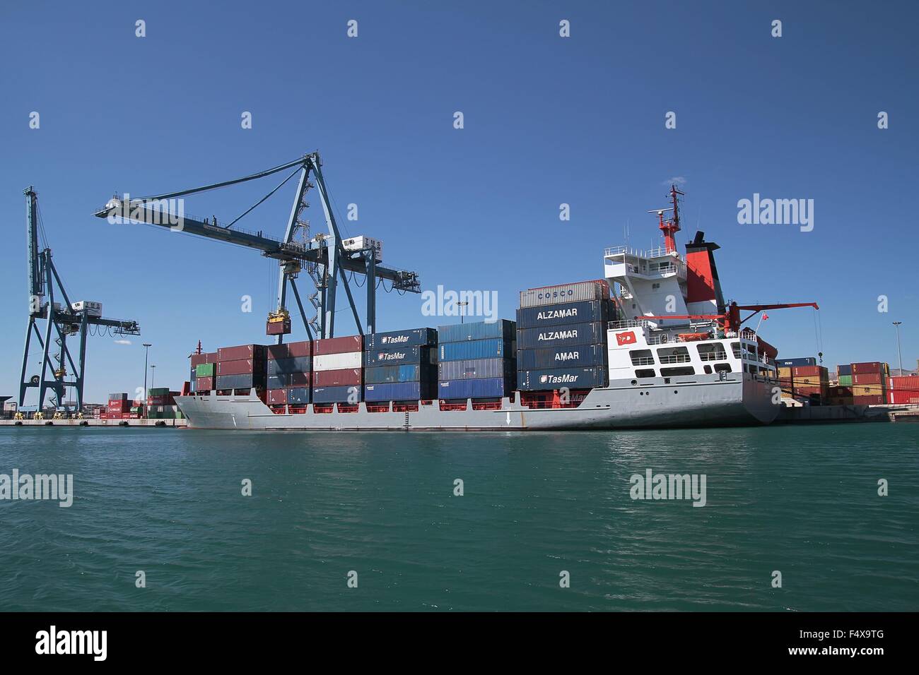 Crane containers ship loading hi-res stock photography and images - Alamy