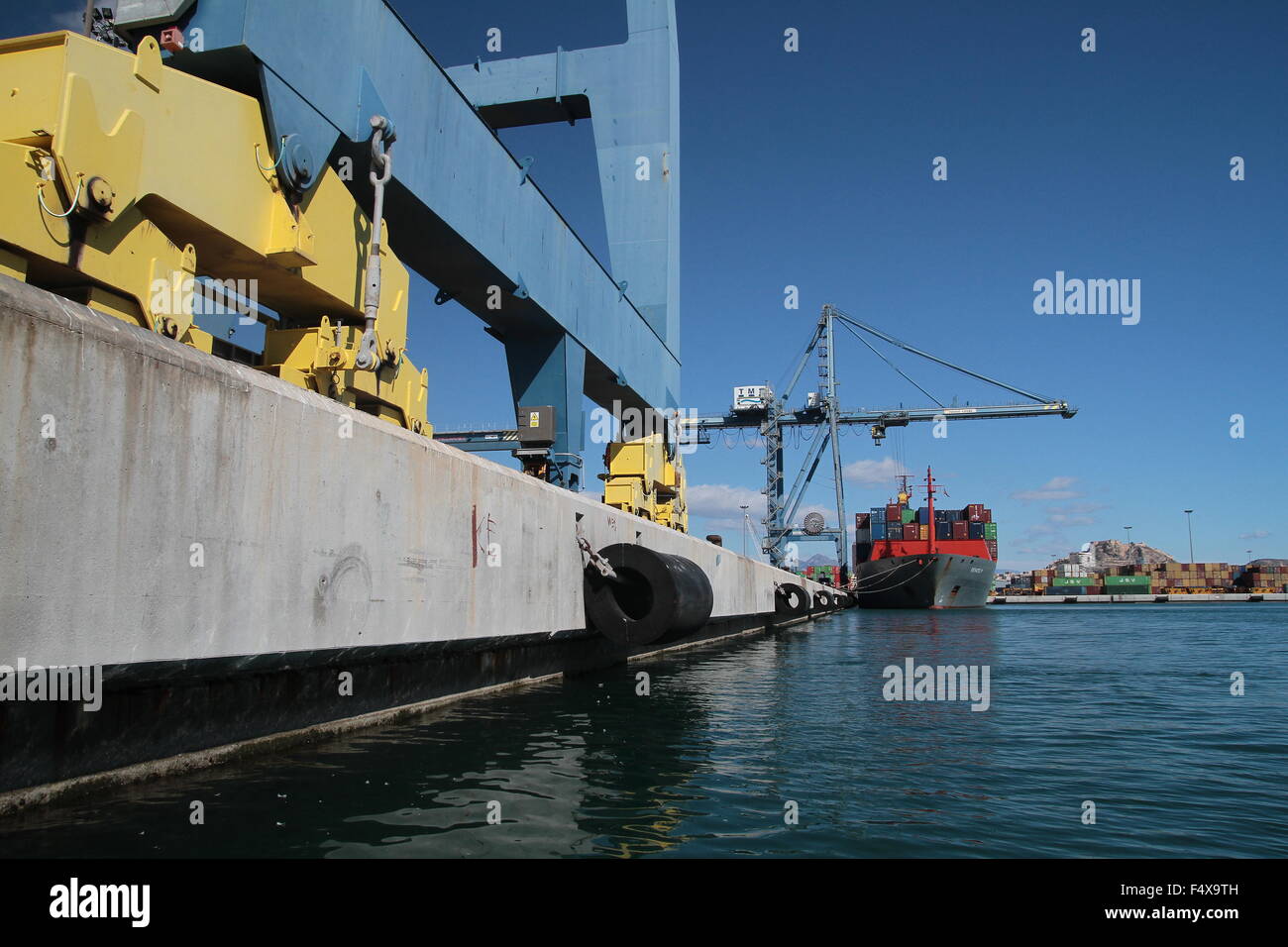 Crane containers ship loading hi-res stock photography and images - Alamy