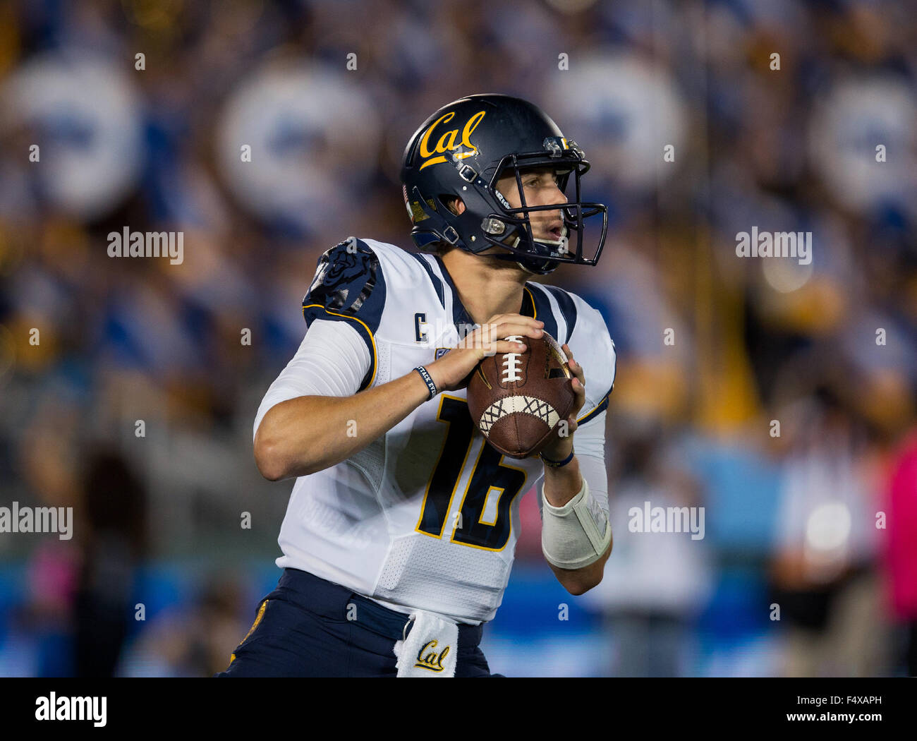 October 22, 2015 Pasadena, CA...CAL quarterback (16) Jared Goff looks ...