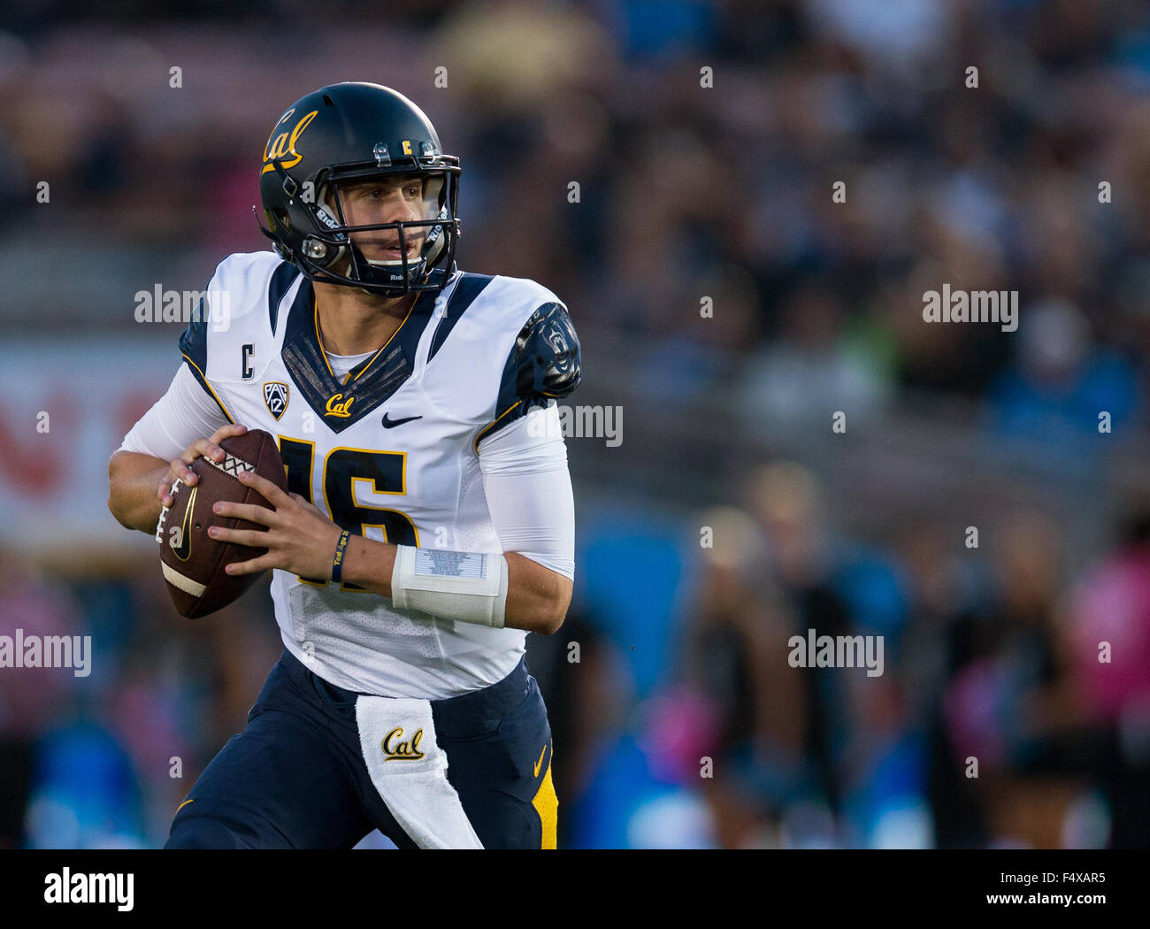 Pasadena, CA. 22nd Oct, 2015. CAL quarterback (16) Jared Goff looks for ...