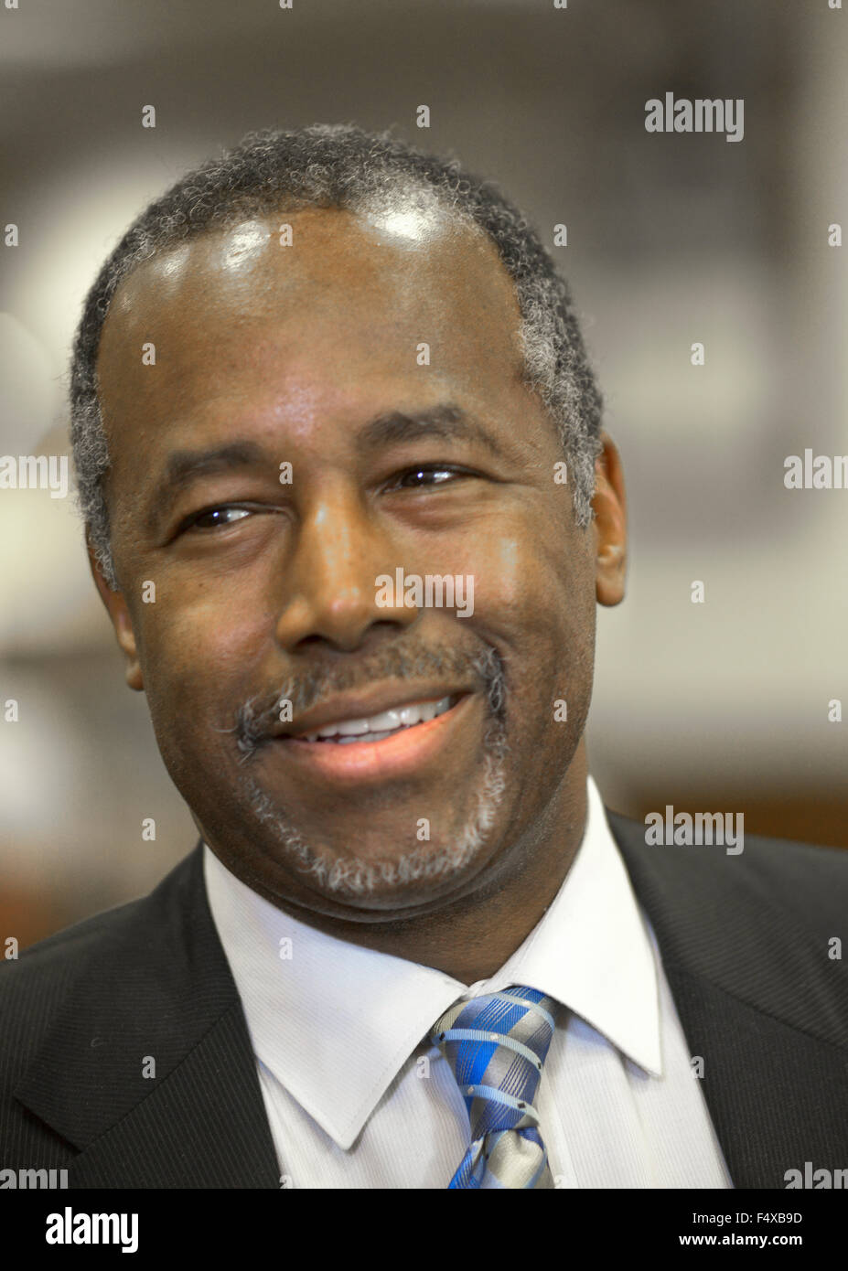 Topeka, Kansas,USA, 23rd October, 2015 Dr. Ben Carson answers questions ...