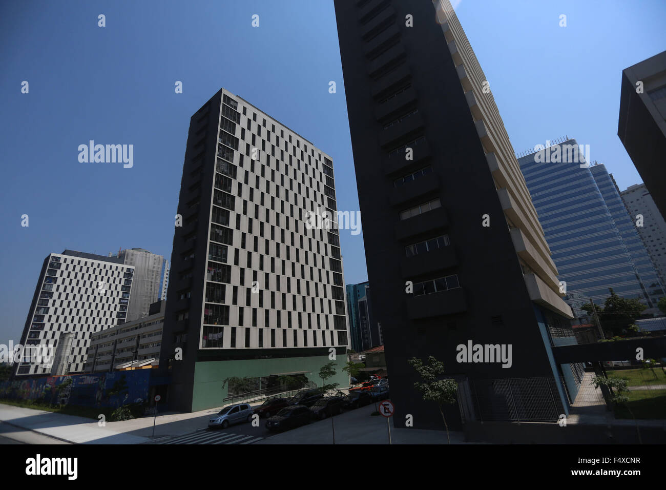 Apartment complex brazil hi-res stock photography and images - Alamy