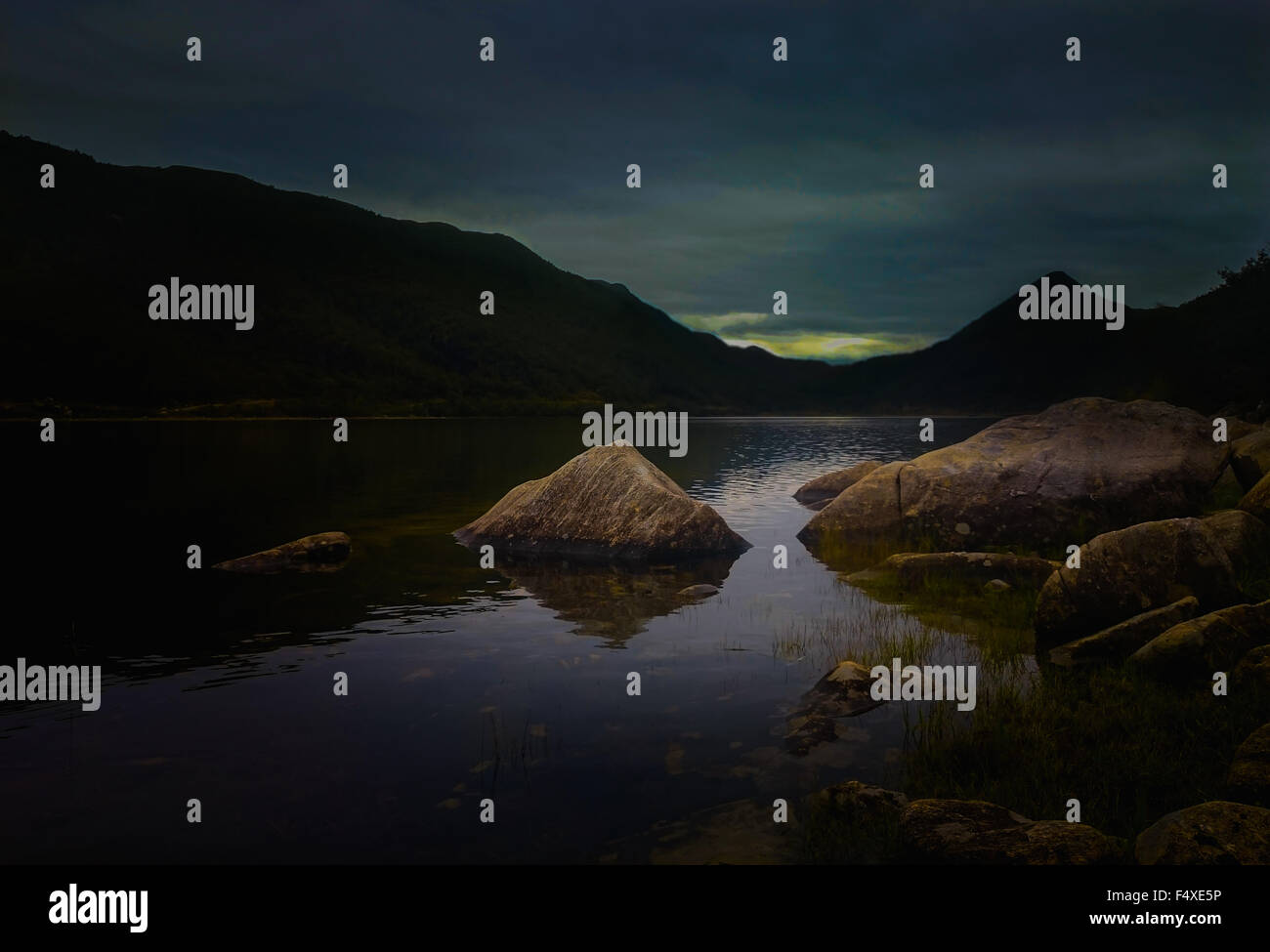 Dark lake hi-res stock photography and images - Alamy