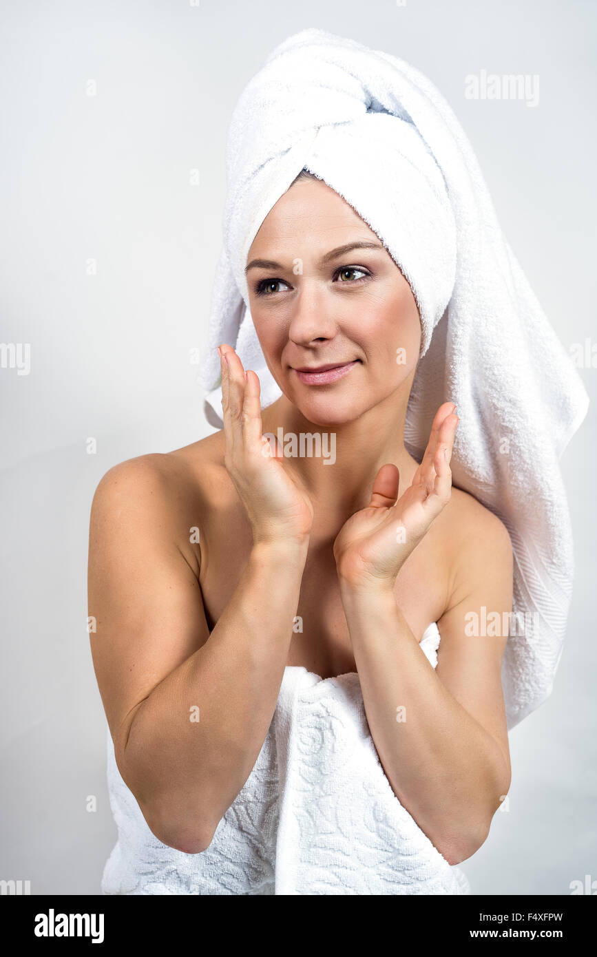 Beautiful girl perfect fresh skin hi-res stock photography and images ...