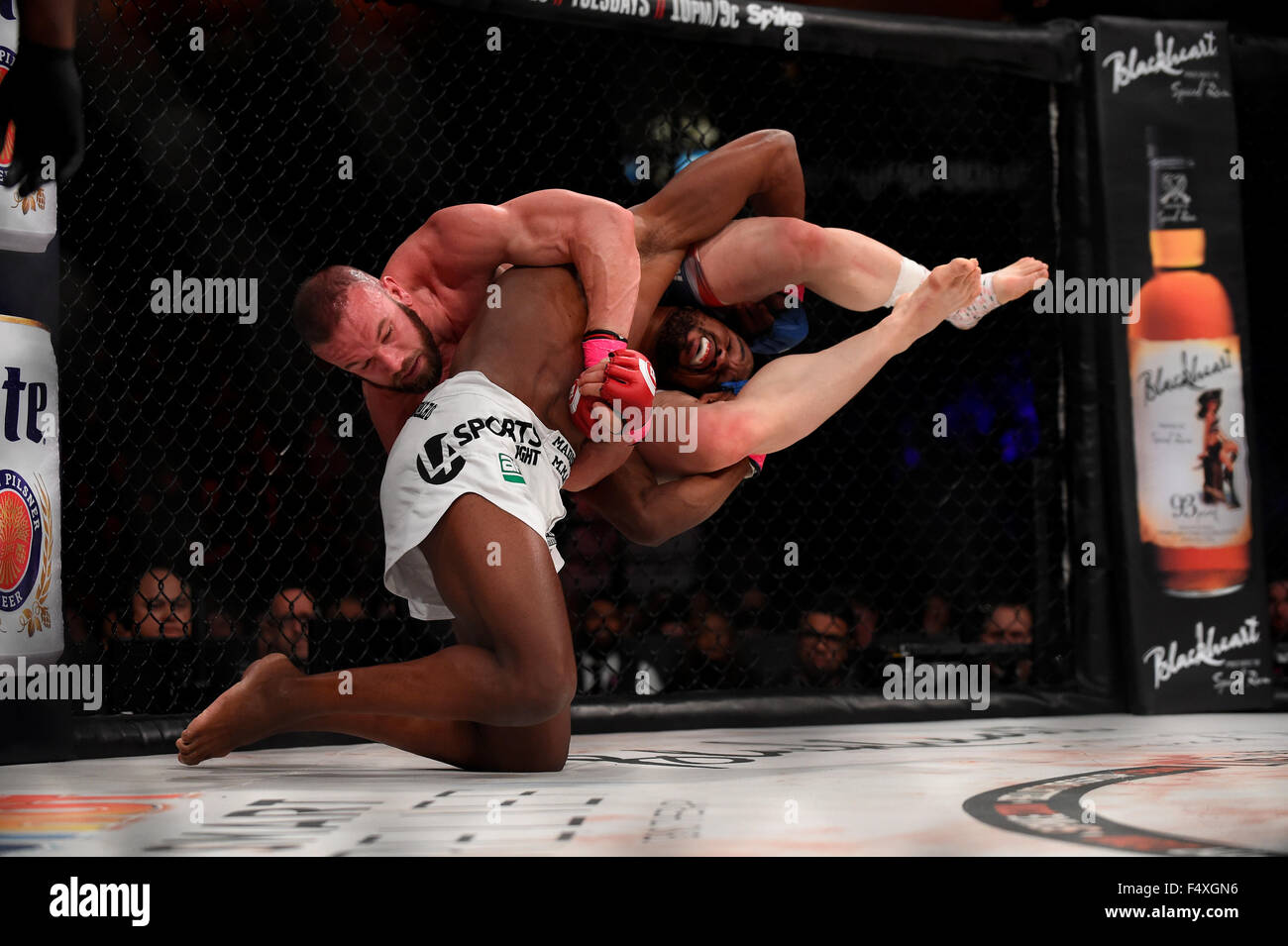 Uncasville, CT, USA. 23rd Oct, 2015. Brandon Halsey (red) and Rafael ...