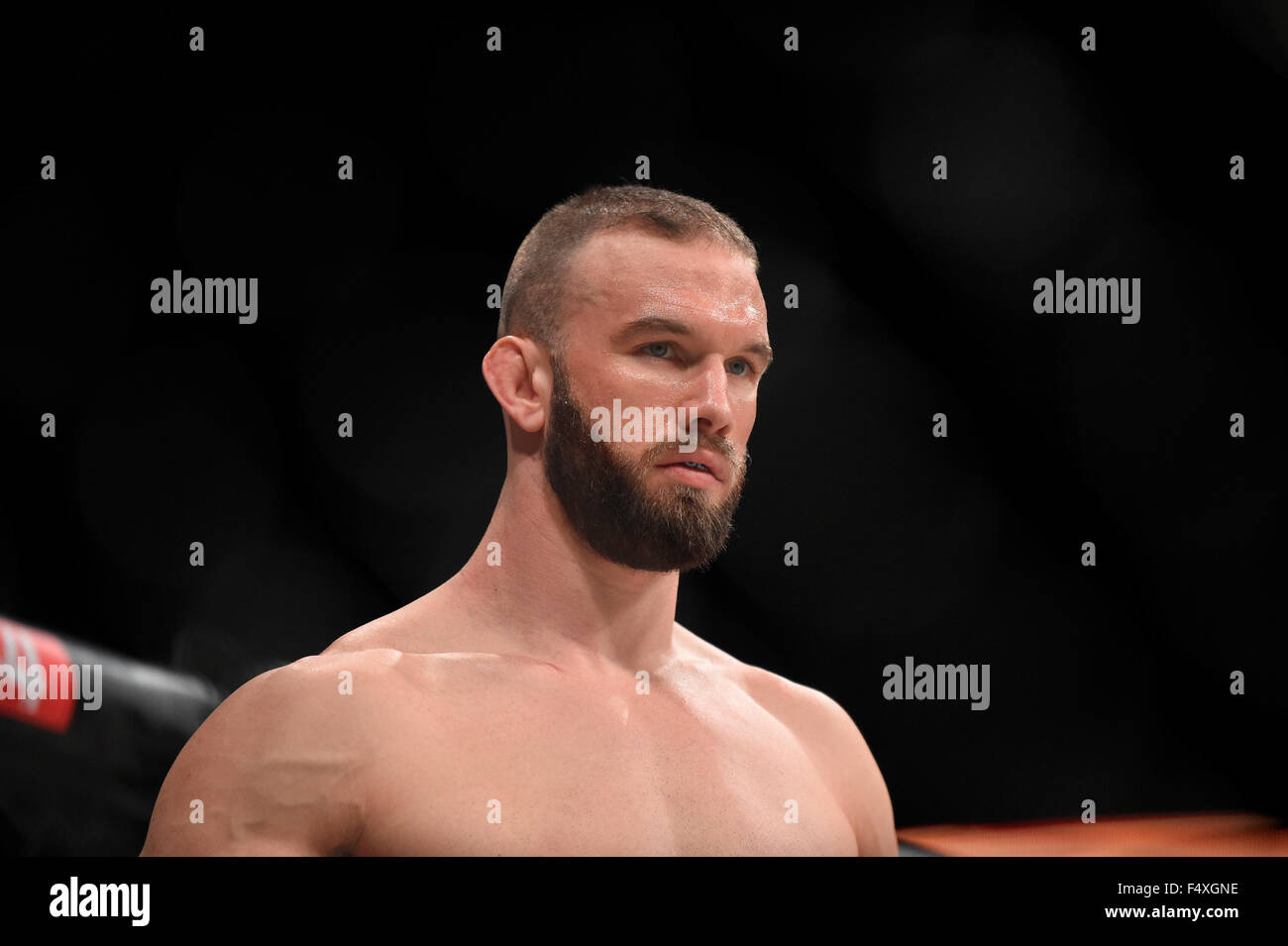 Uncasville, CT, USA. 23rd Oct, 2015. Brandon Halsey (red) prepares for ...