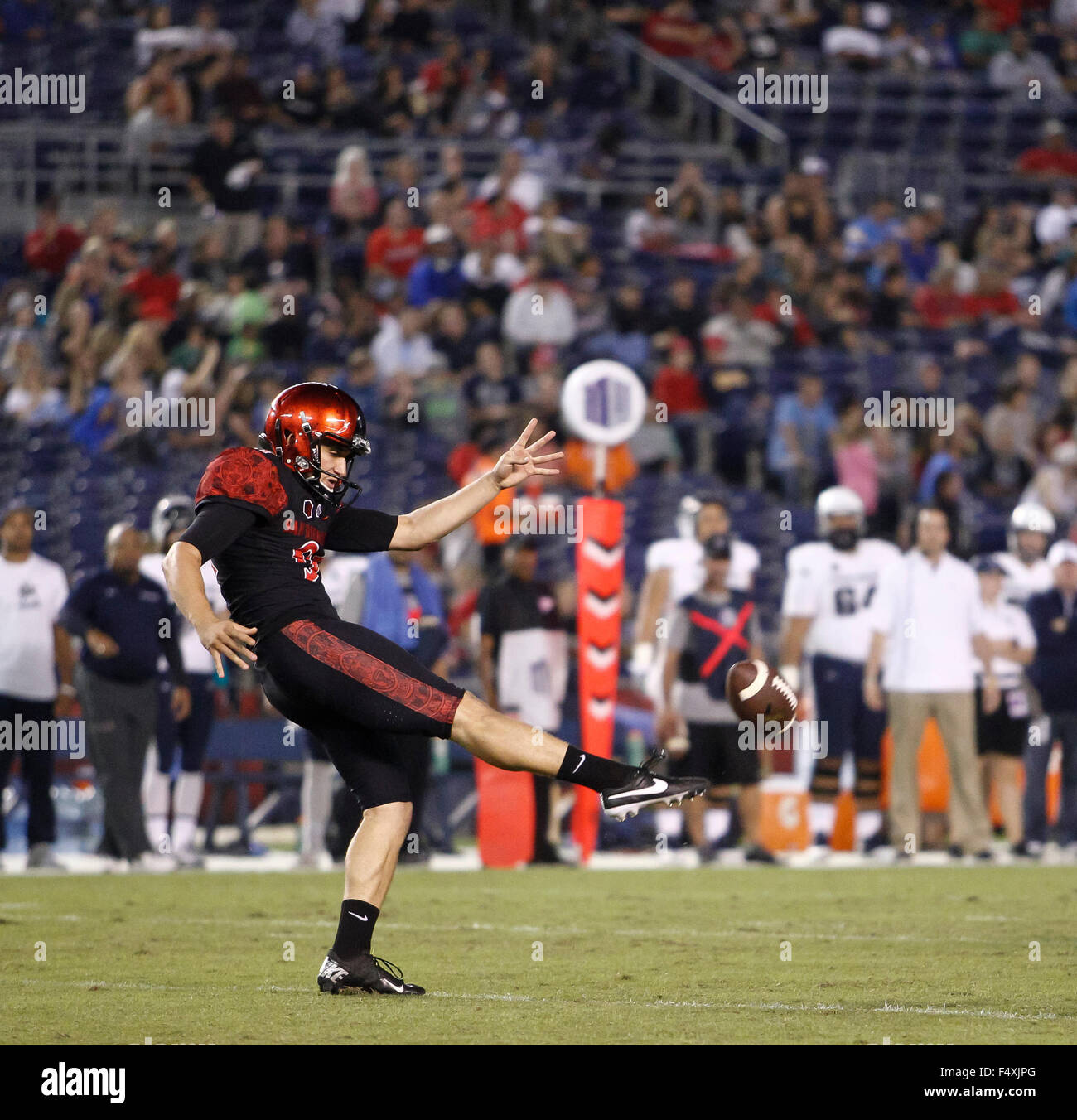 Aztec stadium football hi-res stock photography and images - Alamy