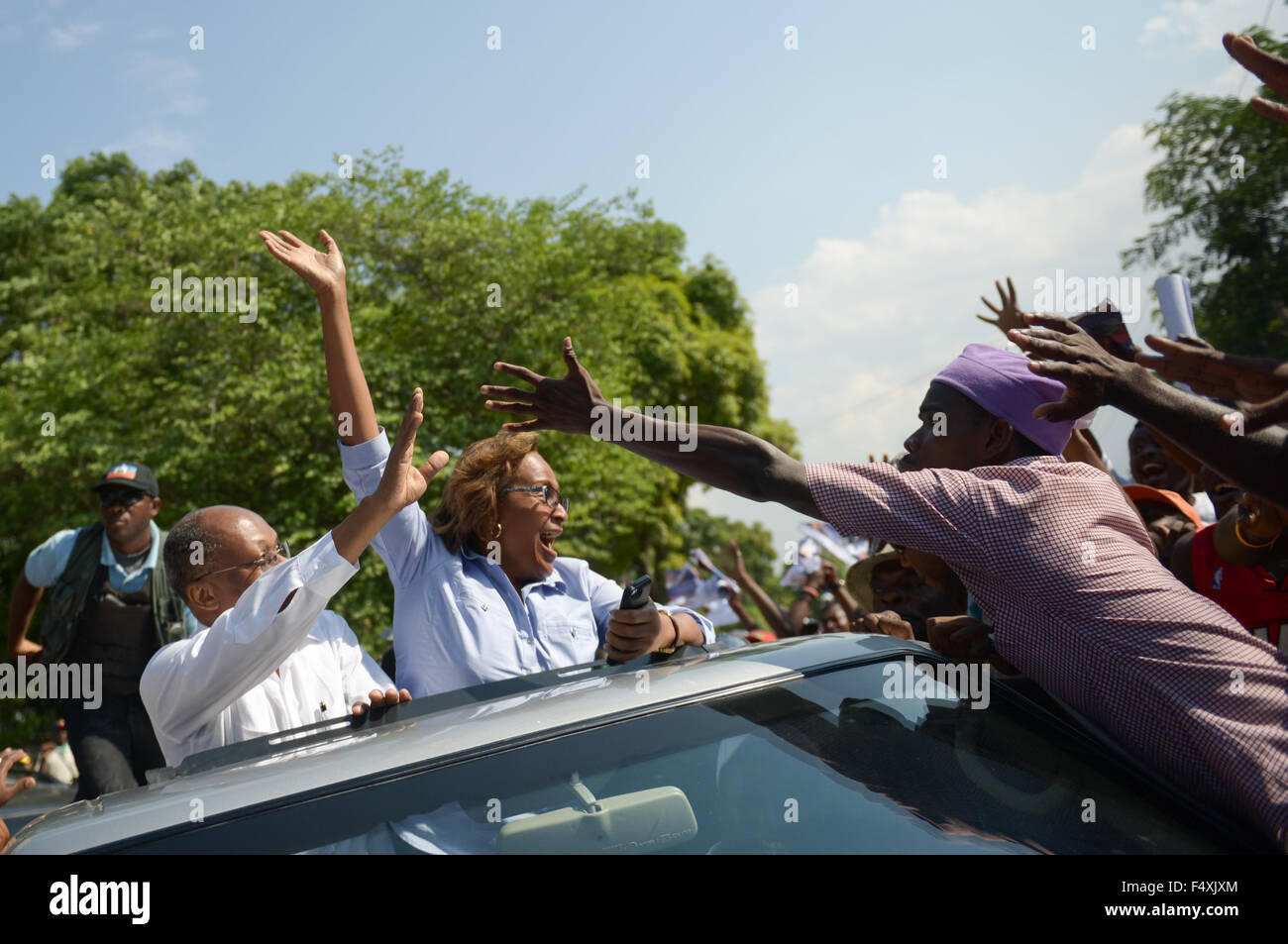 Port Au Prince, Haiti. 23rd Oct, 2015. Maryse Narcisse (top R ...