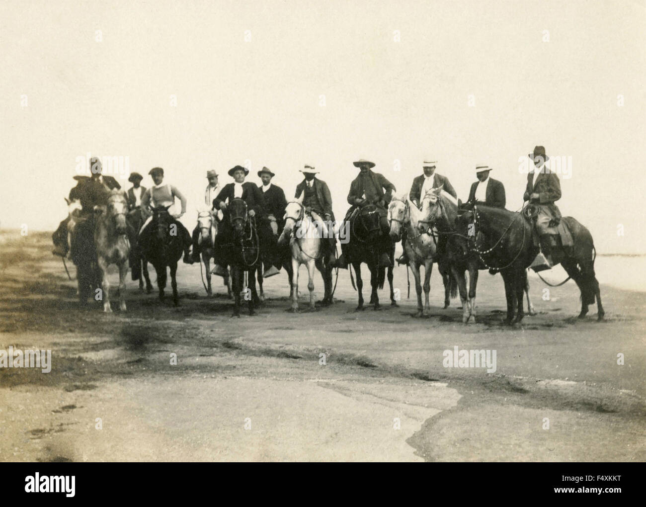Horseback group hi-res stock photography and images - Alamy