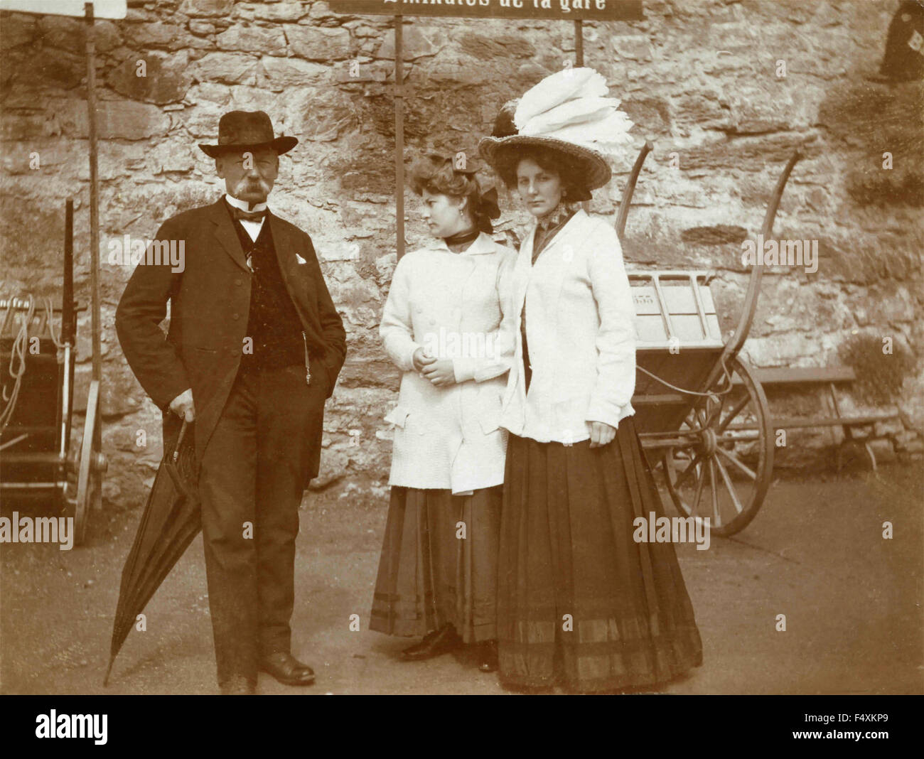 1900 century umbrella hi-res stock photography and images - Alamy